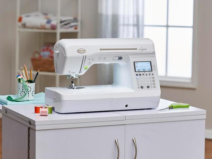 Lyric Sewing Machine | Rae-bon Sew & Quilt Shop